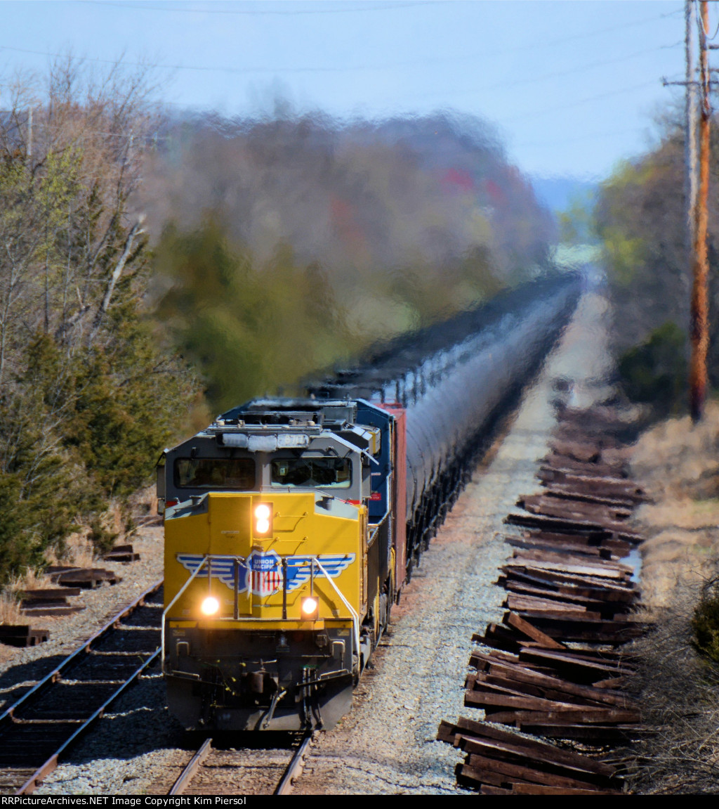UP 8717 CSX Train K140 Crude Oil Loads